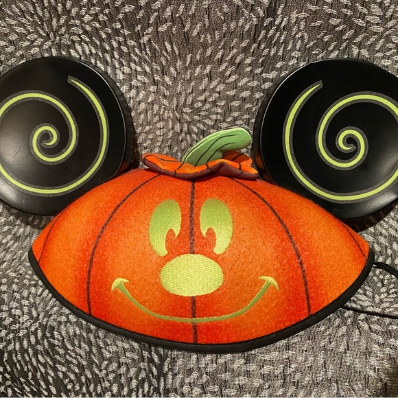 Disneyland | Accessories | Vintage Y2k Disneyland Pumpkin Mickey Mouse ...